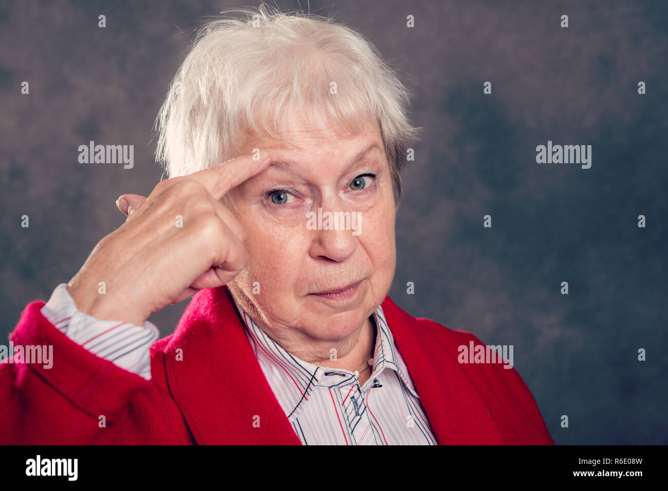 Camera pointing at bird hi-res stock photography and images - Alamy