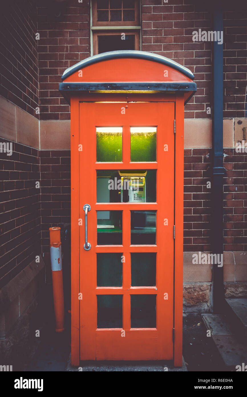 Australia sydney telephone booth hi-res stock photography and images ...