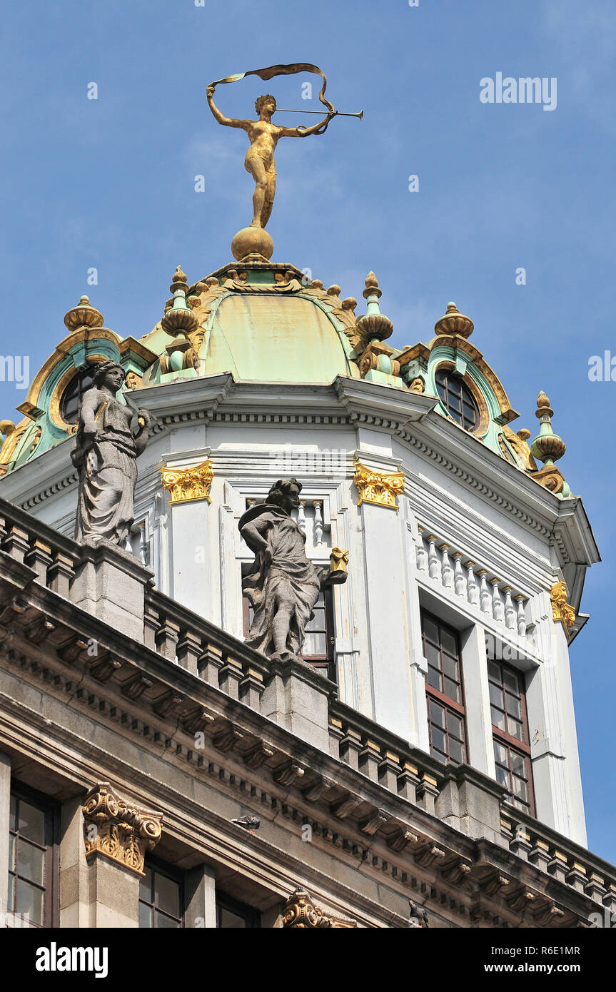 Beautiful Building Next To Grand Place (Grote Markt) In Brussels ...