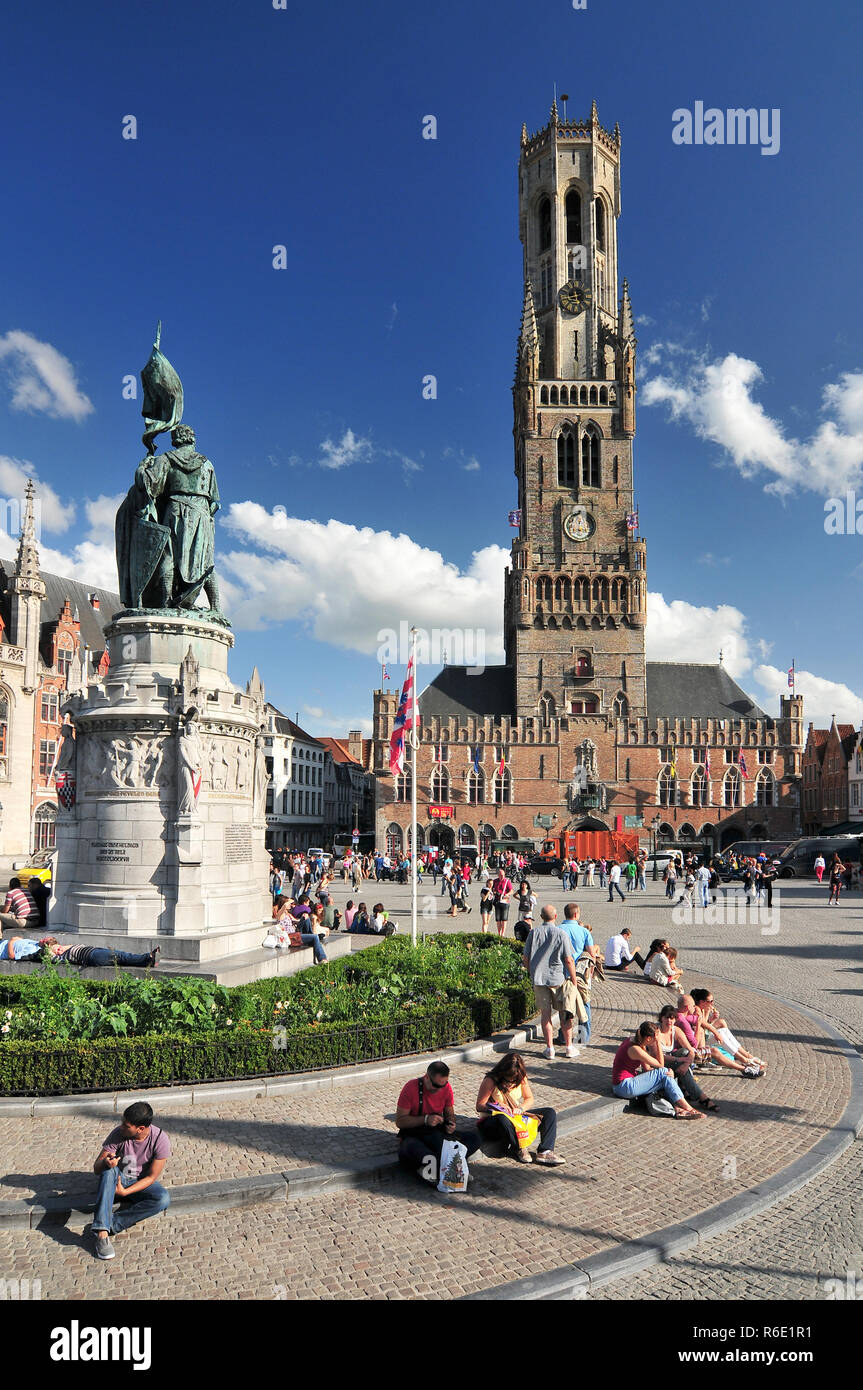 Markt Bruges Statue