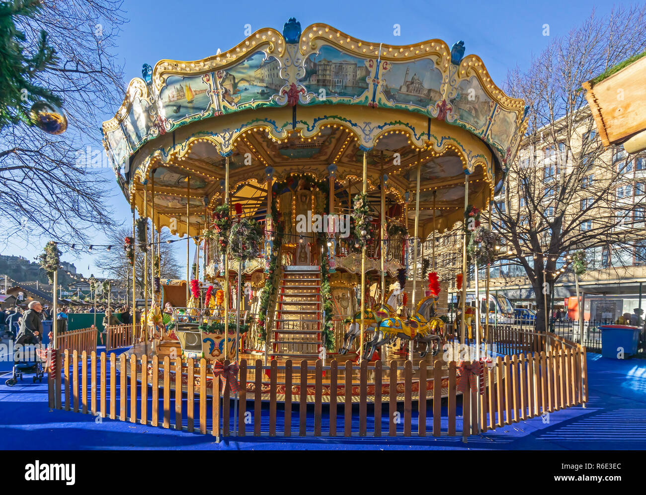 Edinburgh princes street gardens carousel hi-res stock photography and ...