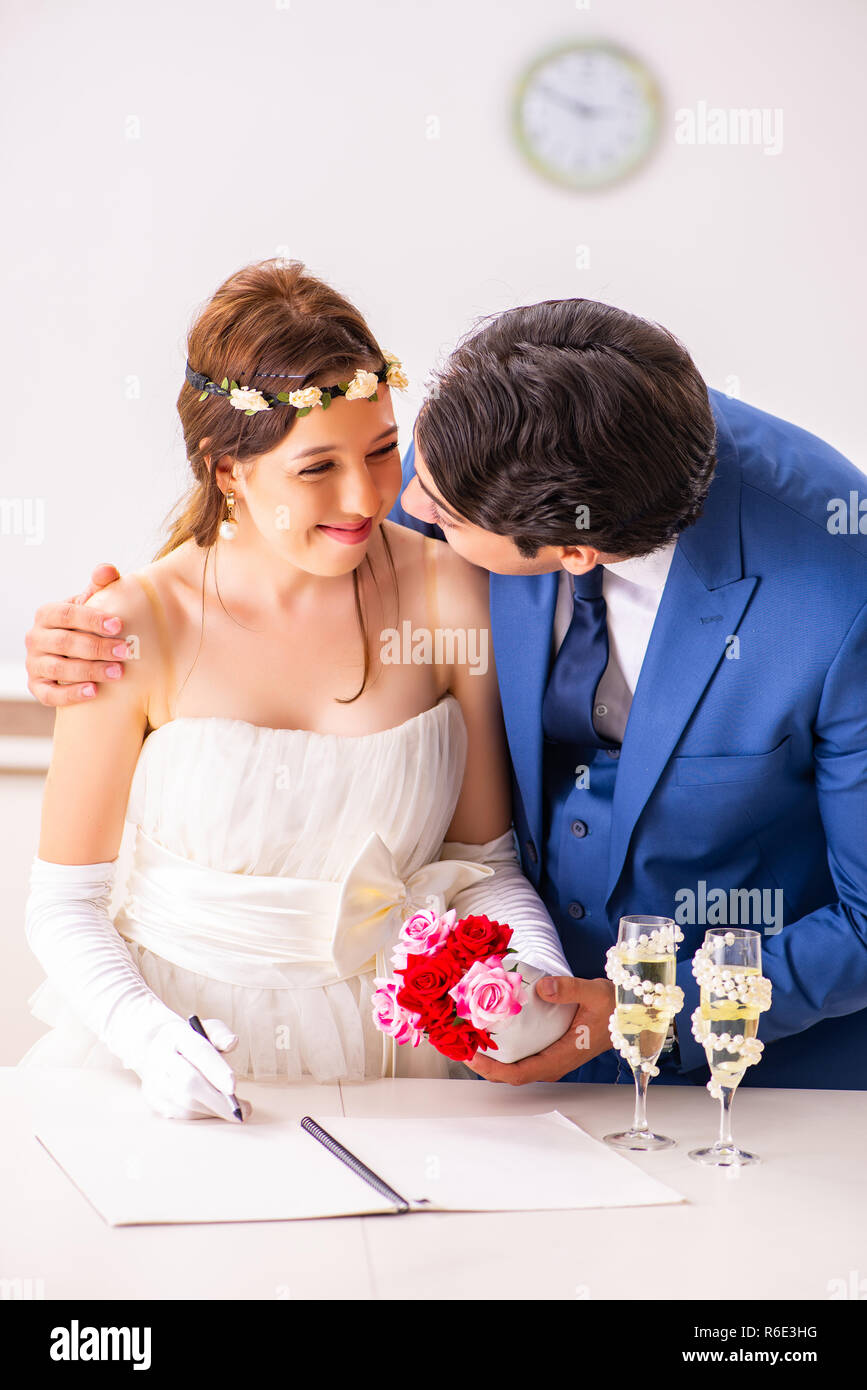 Wedding ceremony with wife and husband Stock Photo - Alamy