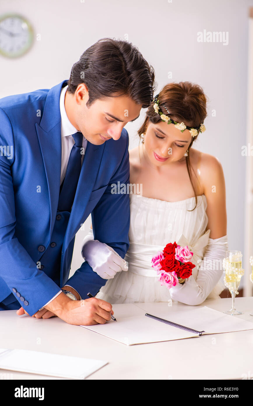 Wedding ceremony with wife and husband Stock Photo - Alamy