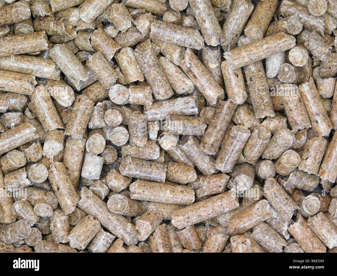 Woodpellets hi-res stock photography and images - Alamy