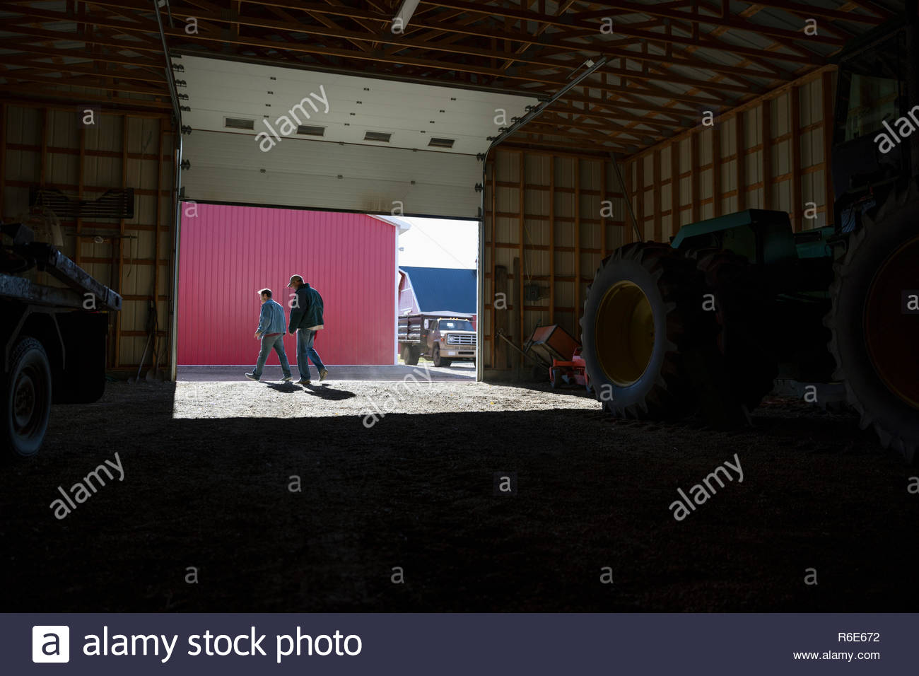 Distant barn hi-res stock photography and images - Alamy