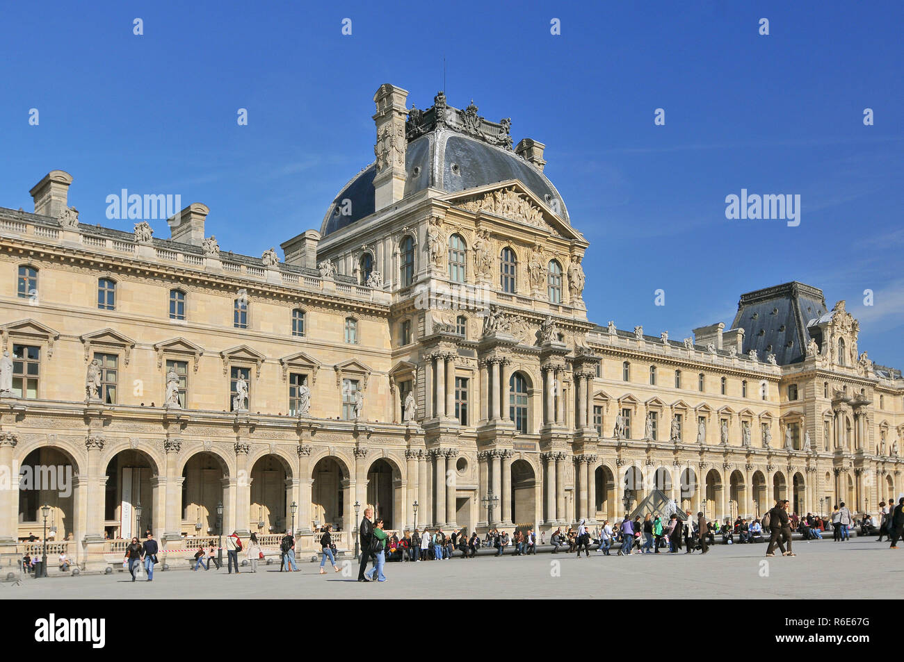 Outside the louvre hi-res stock photography and images - Alamy