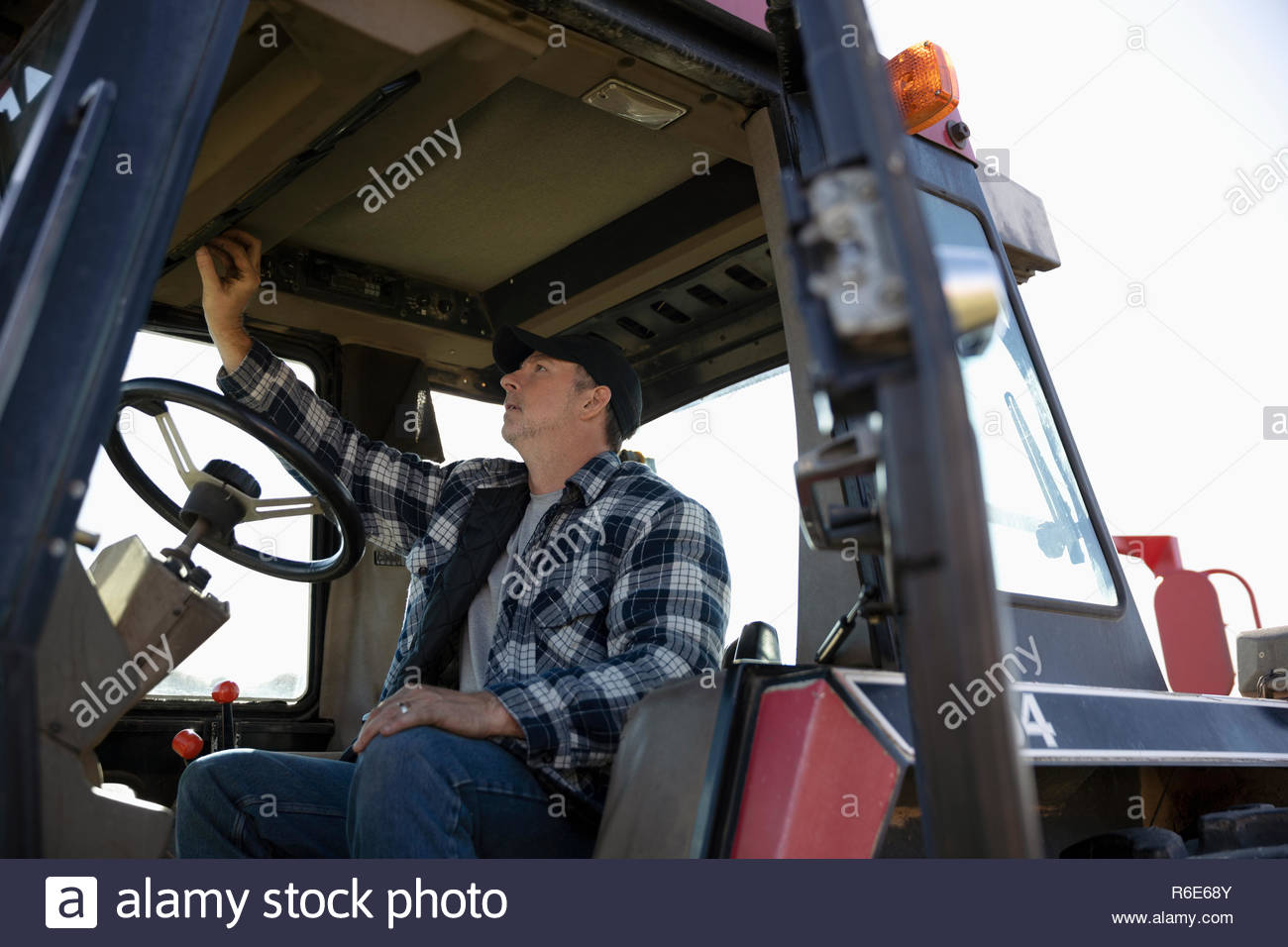 Driving combine hi-res stock photography and images - Alamy