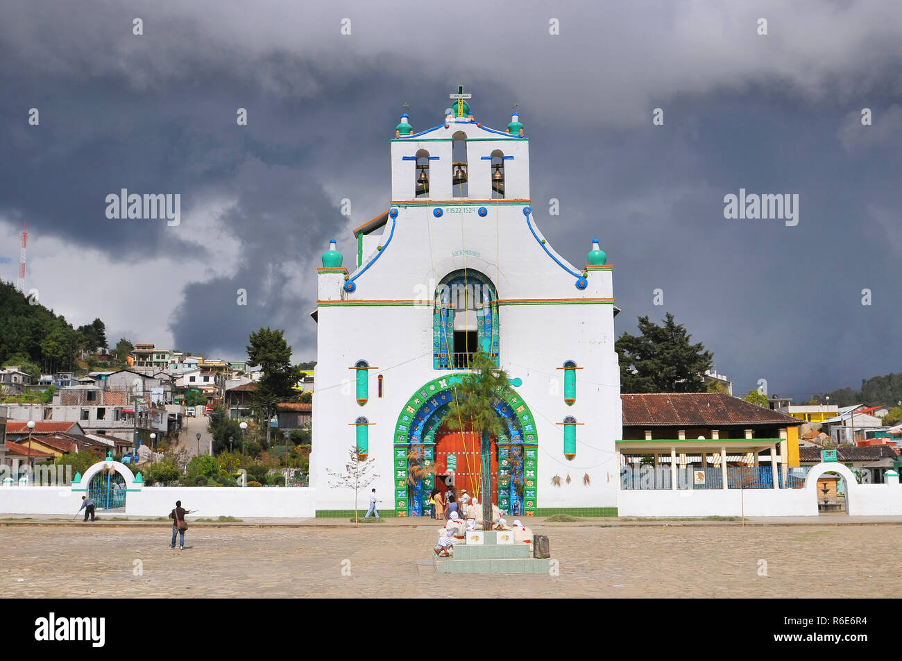 San juan chamula chiapas church hi-res stock photography and images - Alamy