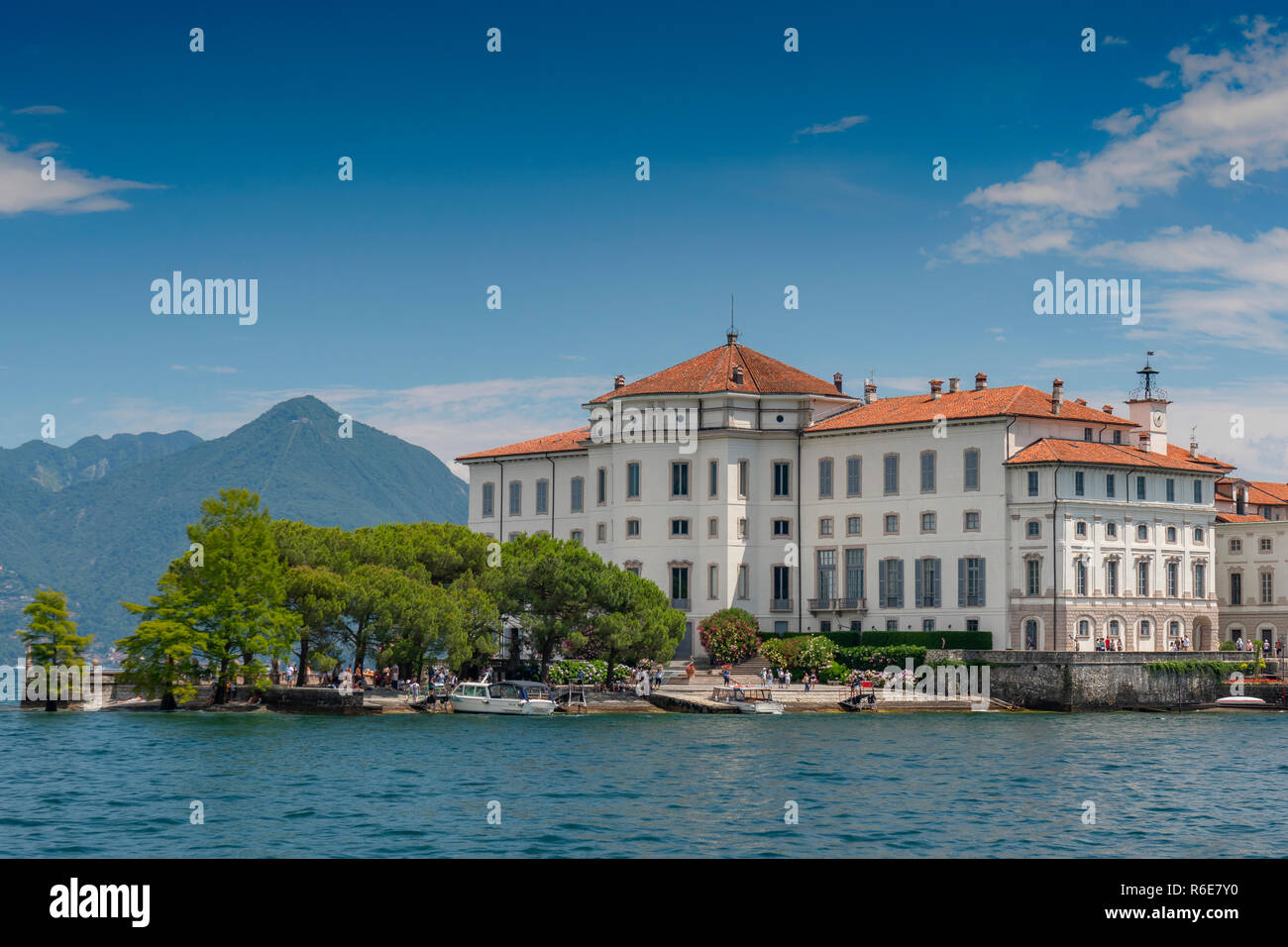 Garden baroque palazzo borromeo hi-res stock photography and images - Alamy