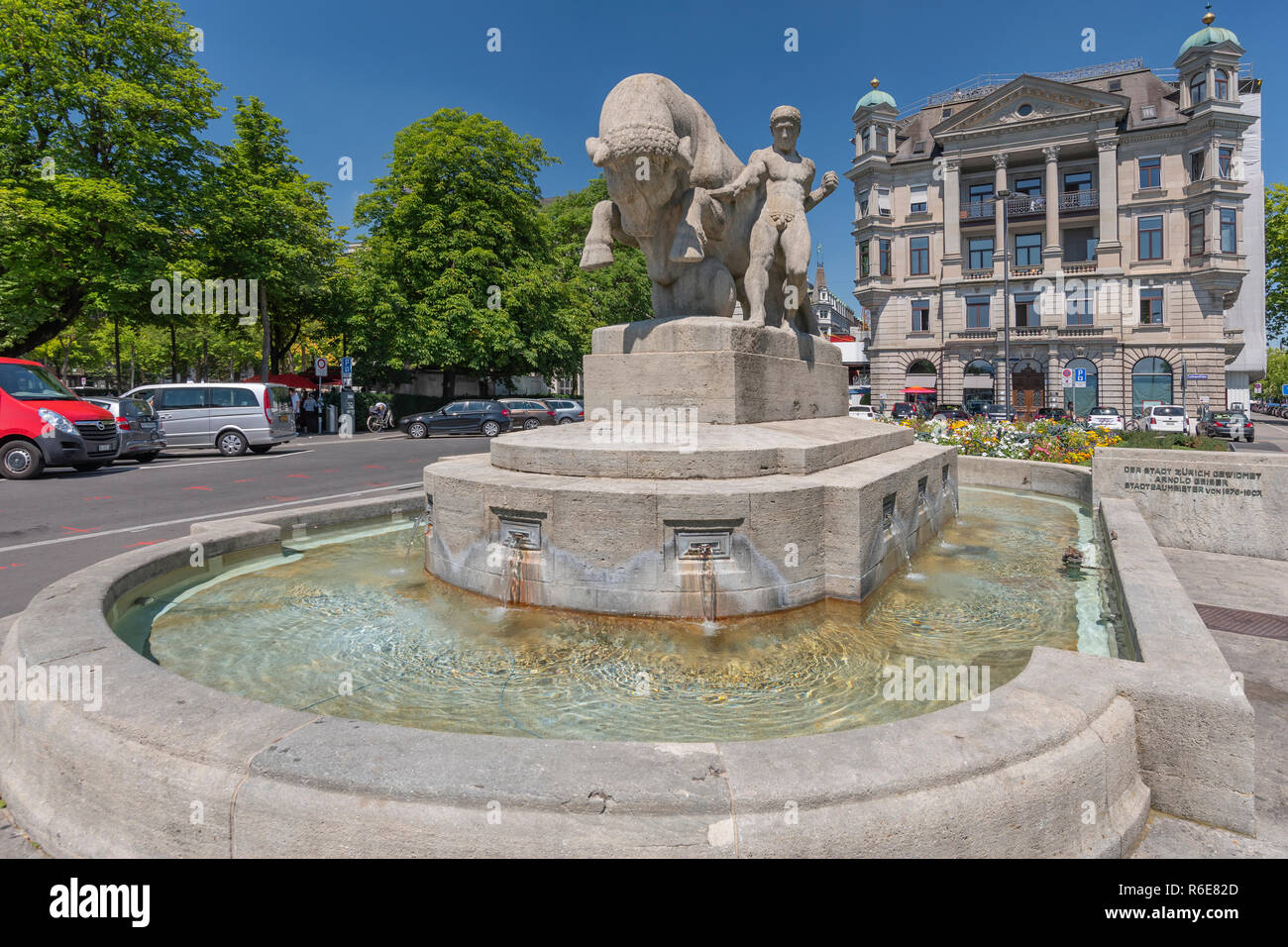 Geiserbrunnen Fountain On Burkliplatz Square In Zurich, Switzerland ... Geiserbrunnen Fountain On Burkliplatz Square In Zurich, Switzerland ...