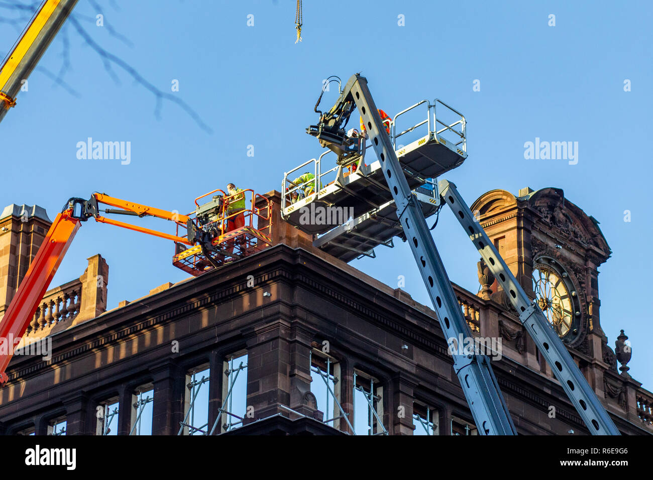 Royal Avenue Belfast, 03/12/2018 Engineers Working to remove upper ...