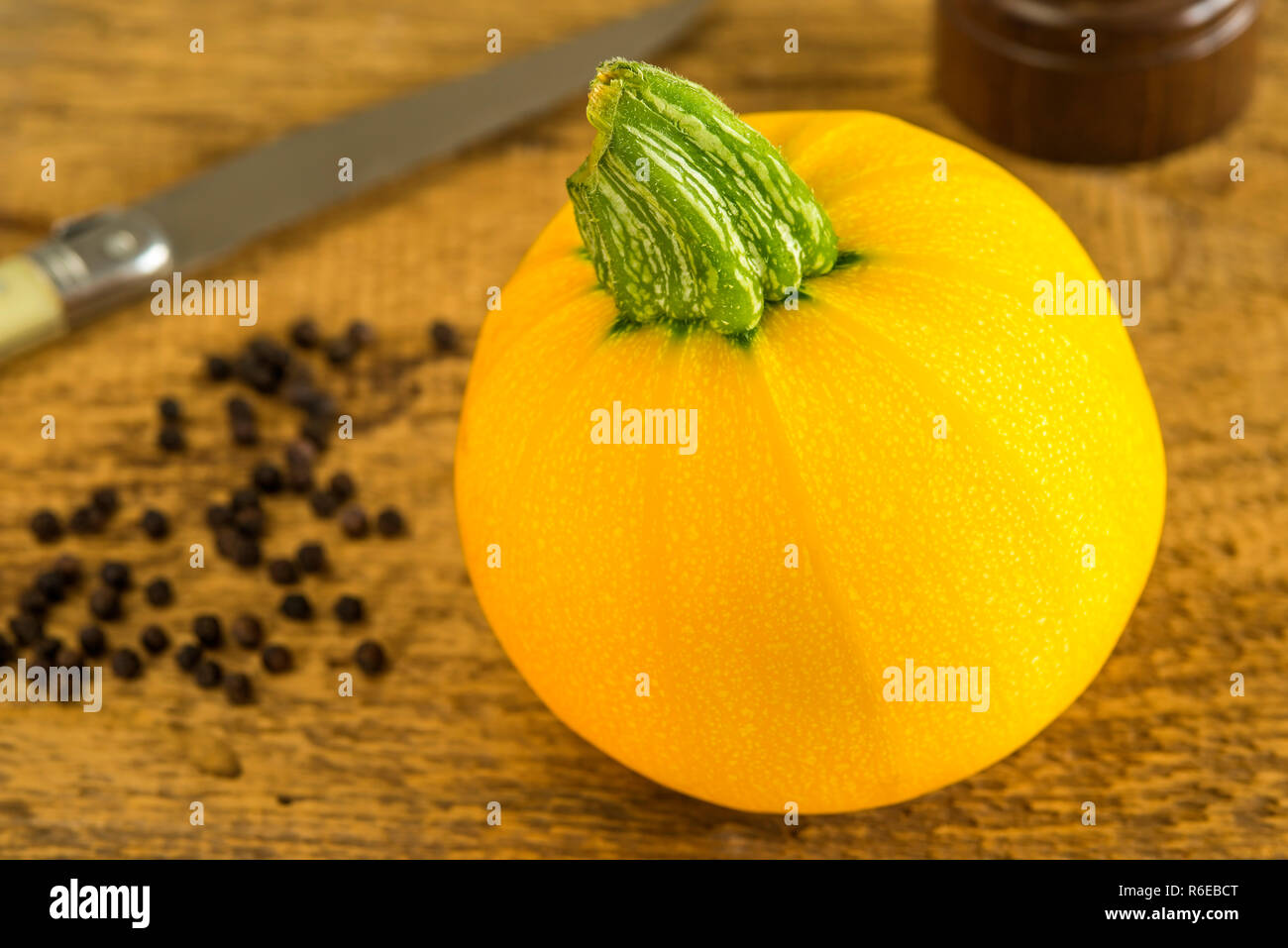 Small Yellow Squash Stock Photo - Alamy
