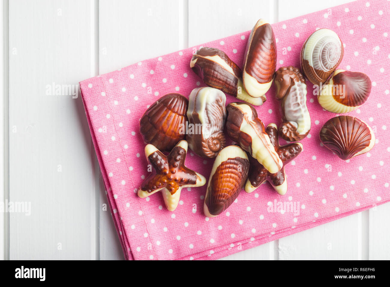 Sweet chocolate seashells Stock Photo - Alamy