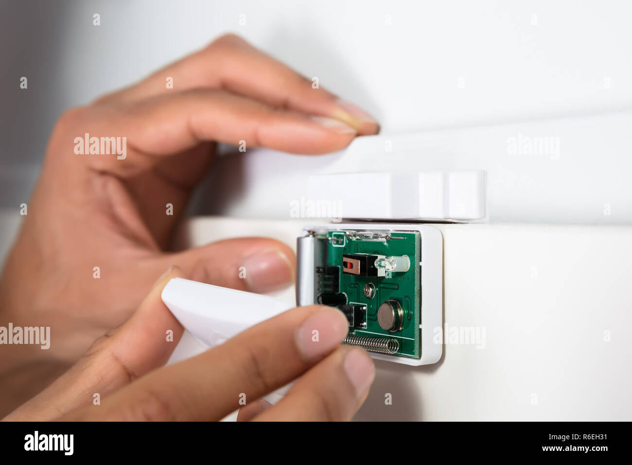 Burglar alarm installation hi-res stock photography and images - Alamy