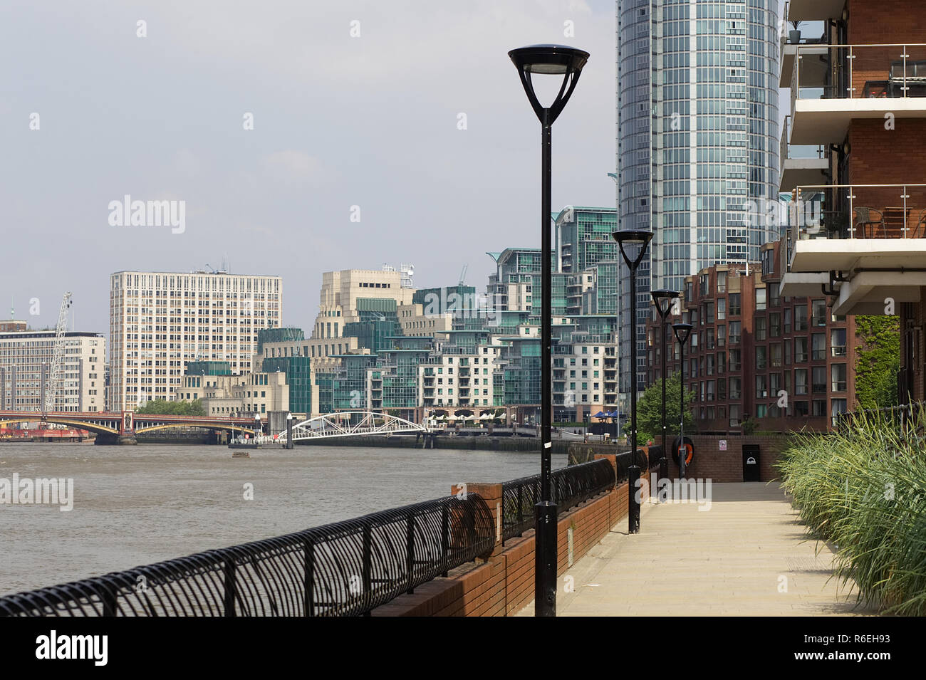River thames walk toward victoria hi-res stock photography and images ...