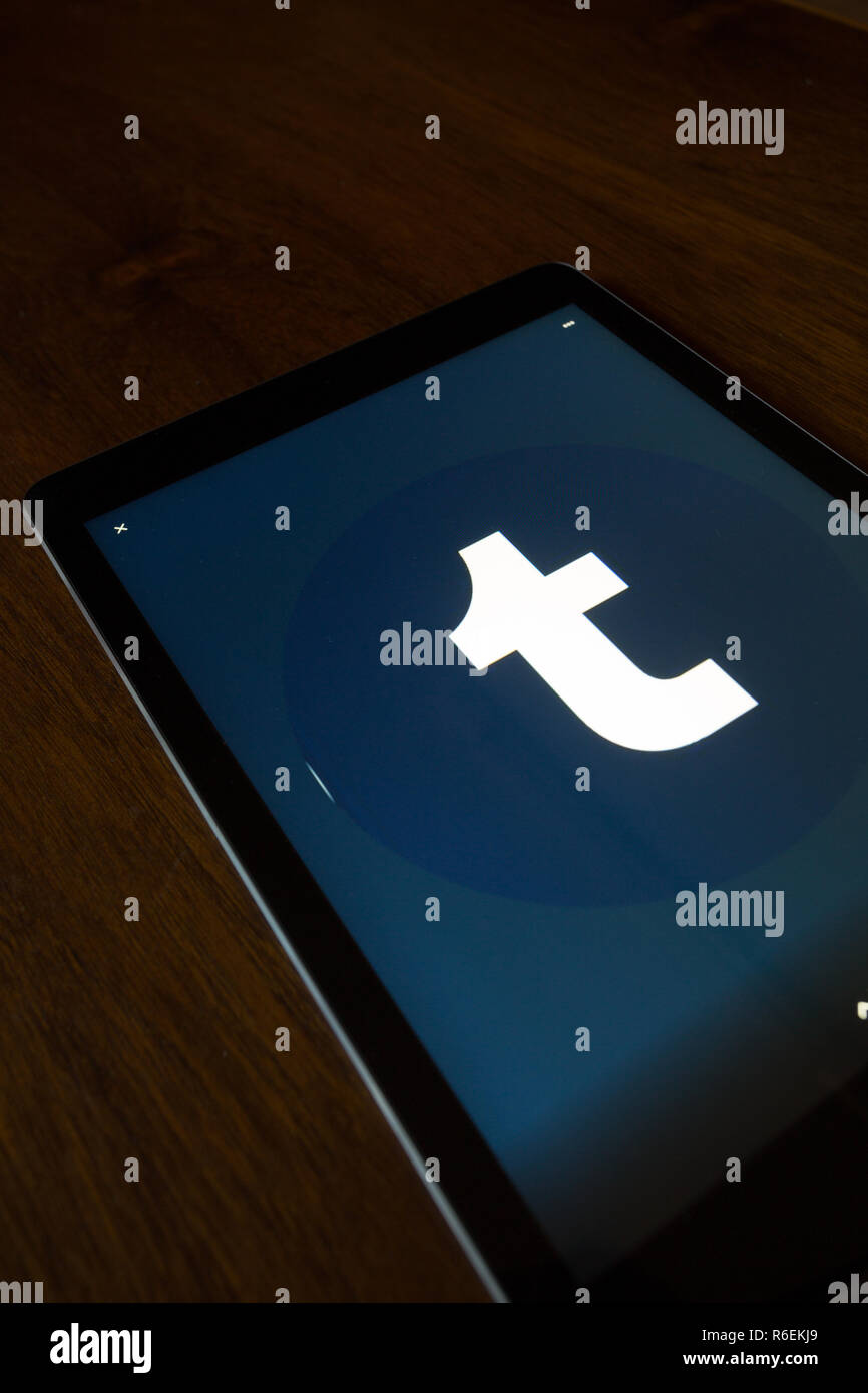 Tumblr logo hi-res stock photography and images - Alamy