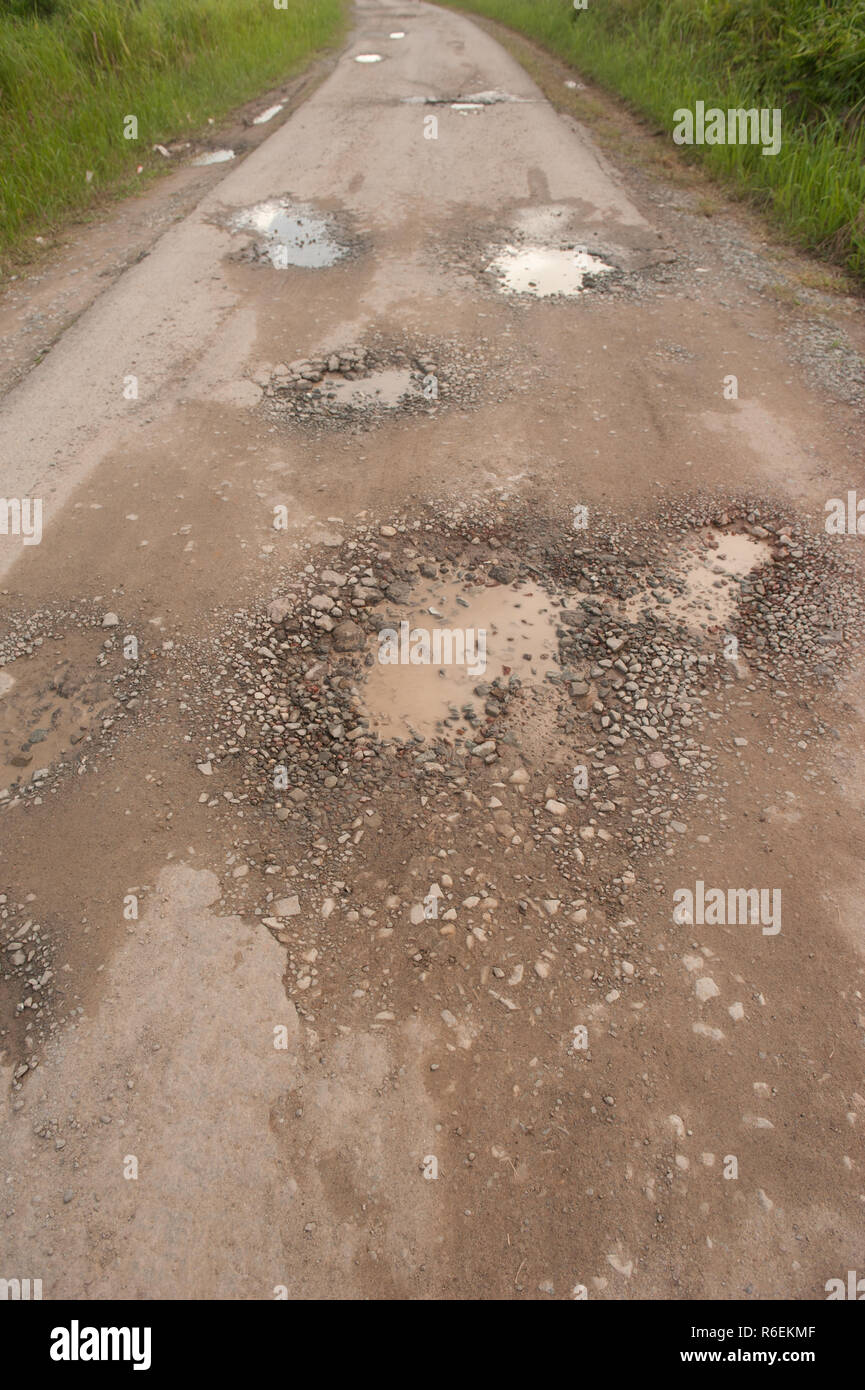 Cracked road hi-res stock photography and images - Alamy