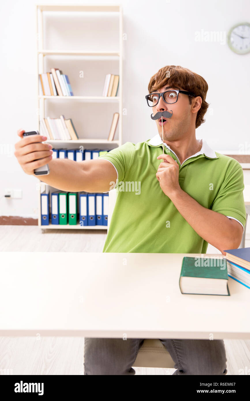 Face book fake hi-res stock photography and images - Alamy