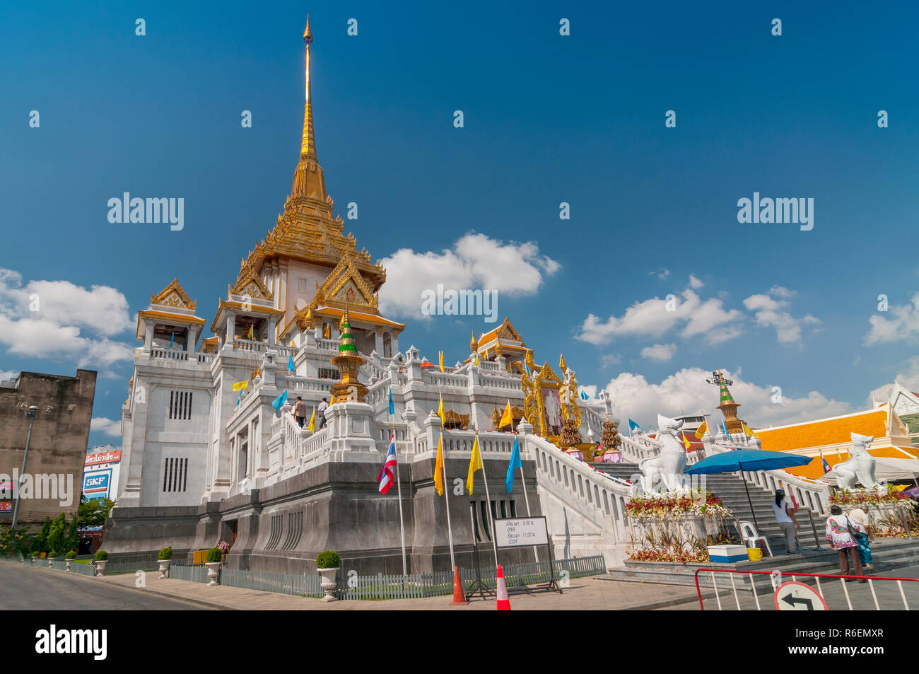Wat Traimit, Temple Of The Golden Buddha , Bangkok Thailand Stock Photo ...