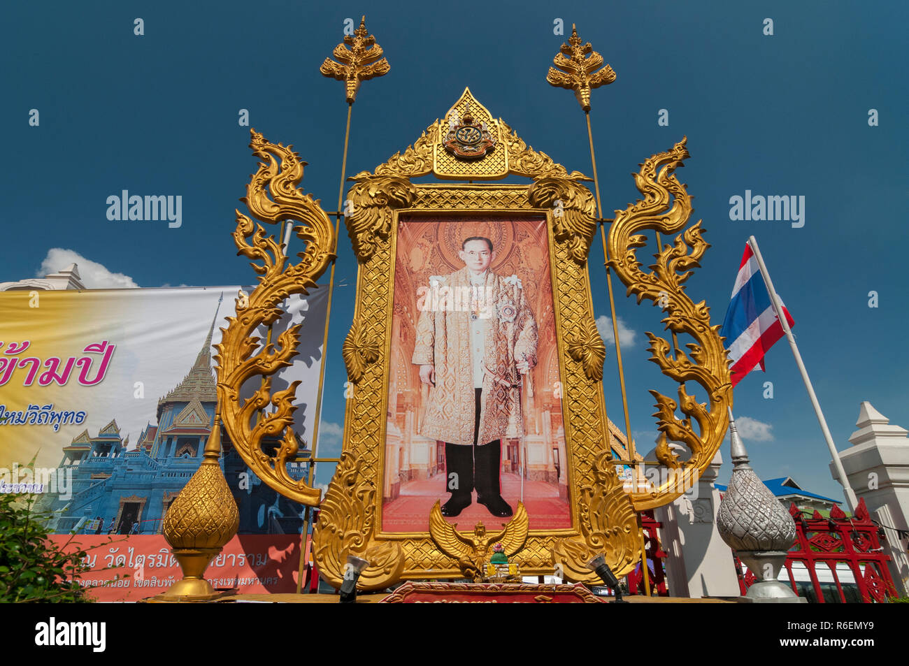 Portrait of king rama ix hi-res stock photography and images - Alamy