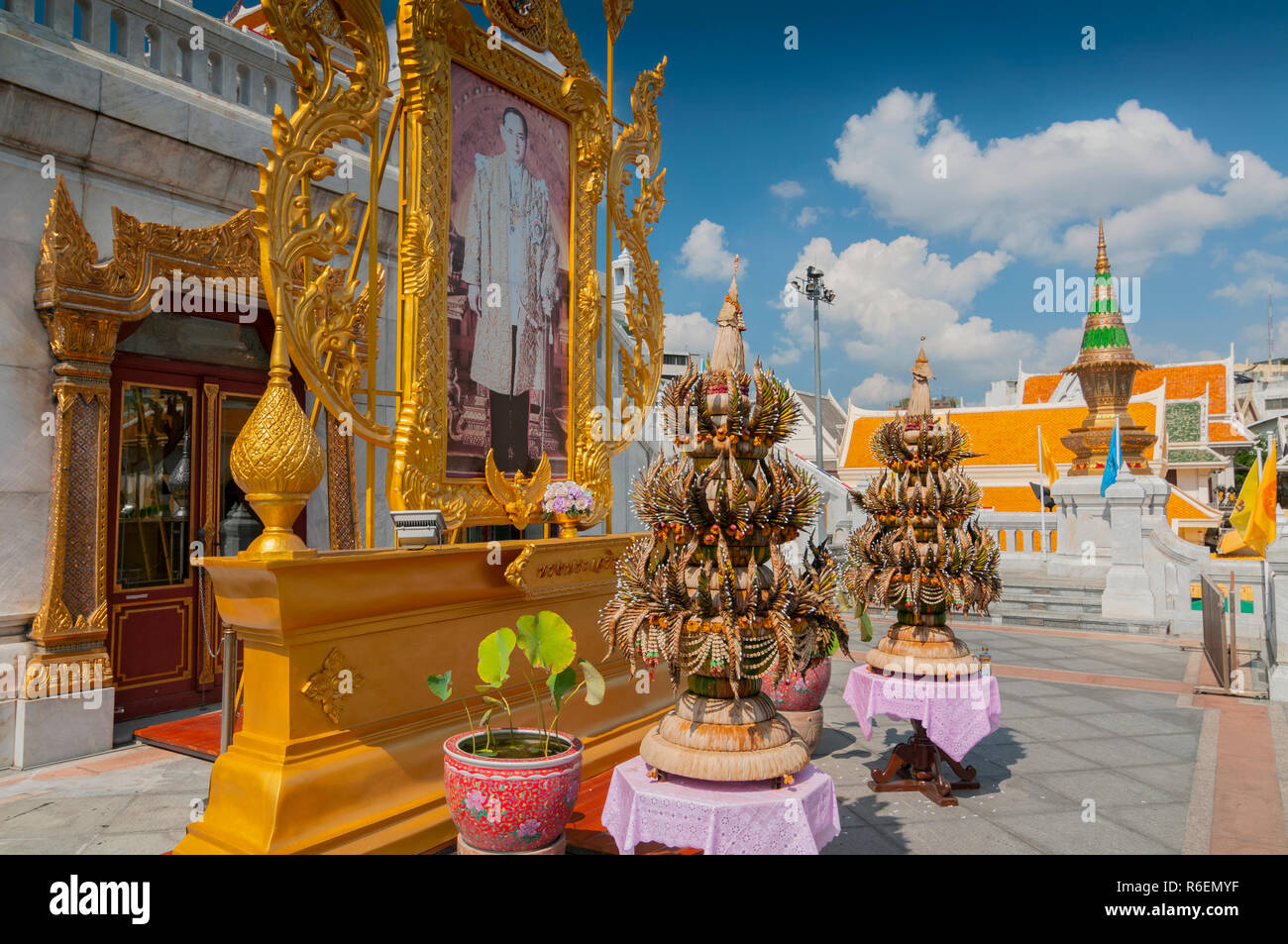 Portrait king rama ix thailand hi-res stock photography and images - Alamy