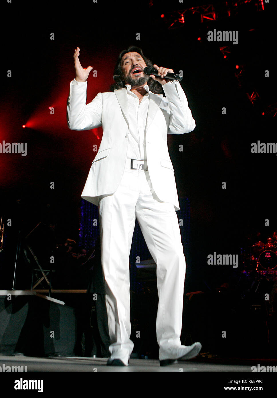 Mexican singer Marco Antonio Solis performs in concert at the American ...