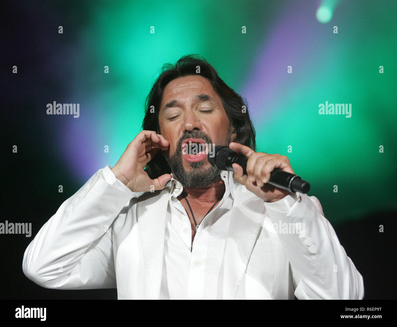 Mexican singer Marco Antonio Solis performs in concert at the American ...