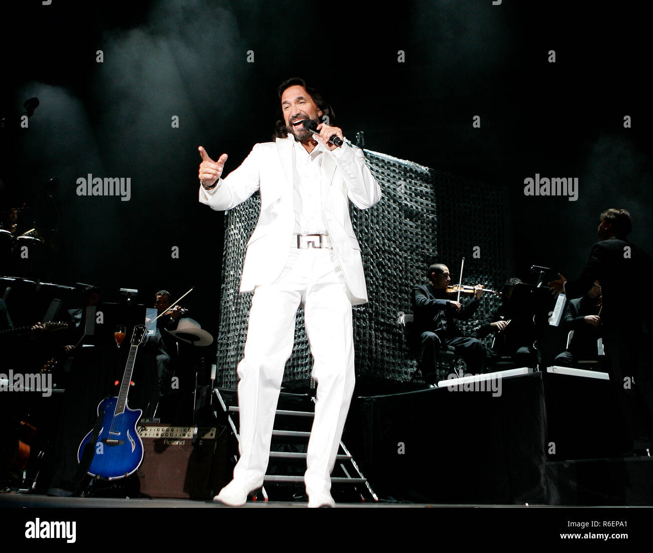 Mexican singer Marco Antonio Solis performs in concert at the American ...