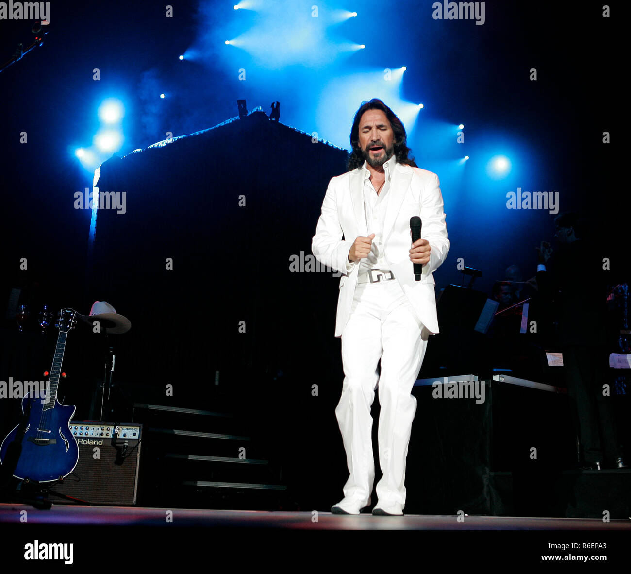 Mexican singer Marco Antonio Solis performs in concert at the American ...