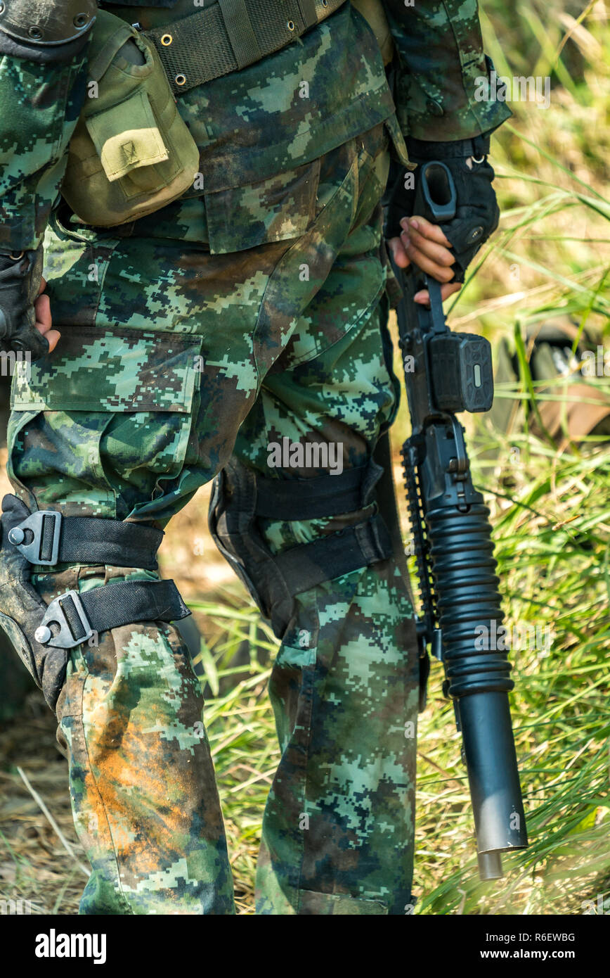 Soldier ready for war combat Stock Photo - Alamy