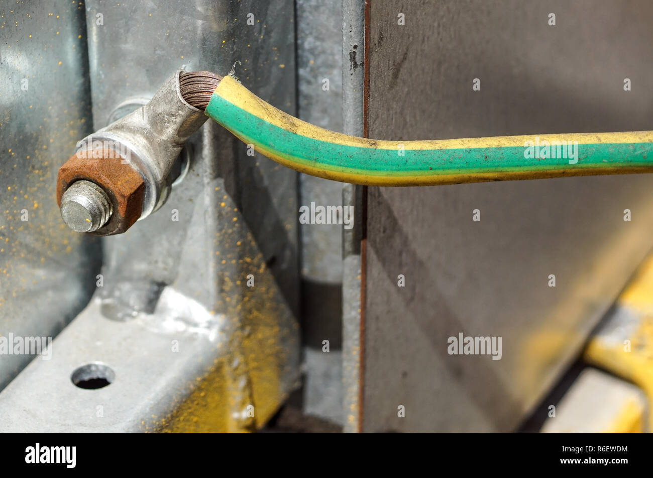 Safety electrical connection earth hi-res stock photography and images ...