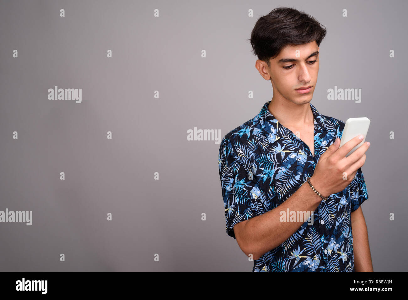 Teen boy with mobile phone hi-res stock photography and images - Alamy