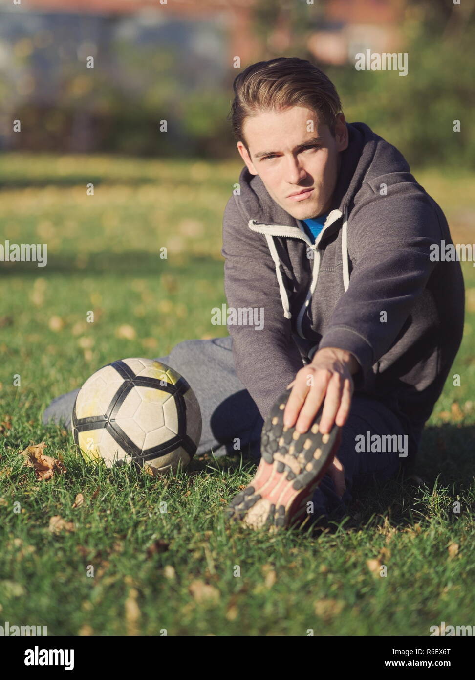 Footballer stretching hi-res stock photography and images - Alamy