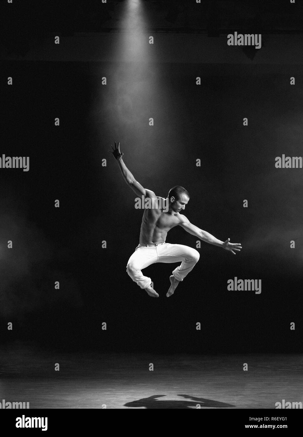 Contemporary dance performance stage Black and White Stock Photos ...