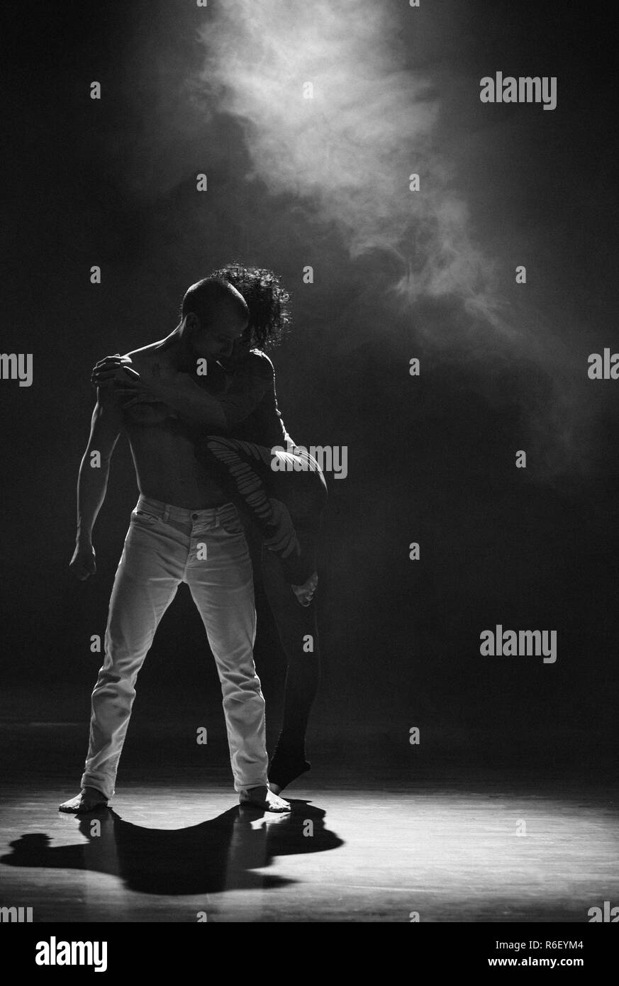 Sensual couple performing an artistical and emotional contemporary ...