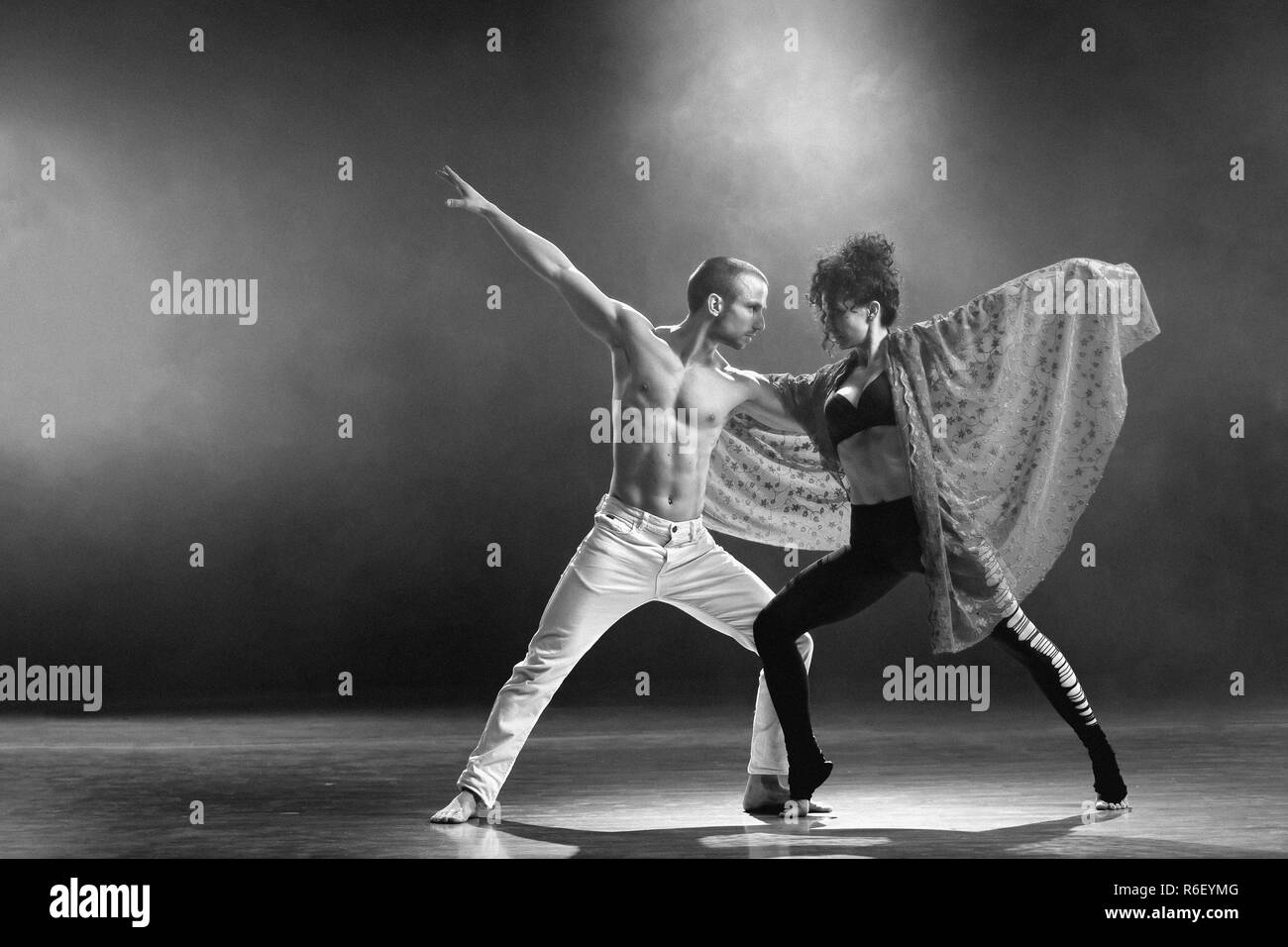 Sensual couple performing an artistical and emotional contemporary ...