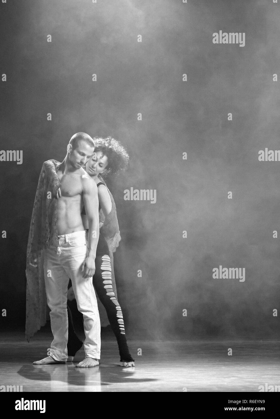 Sensual couple performing an artistical and emotional contemporary ...