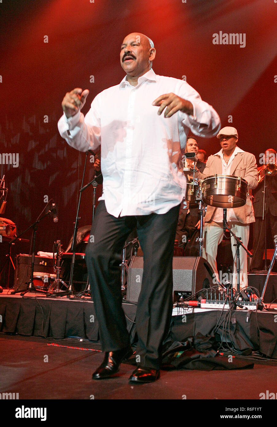 Venezuelan salsa singer Oscar D' Leon performs in concert at the ...