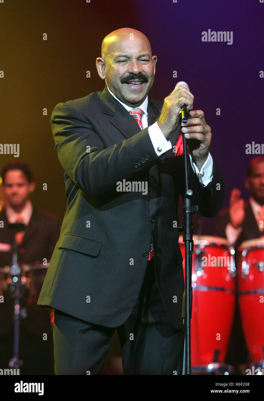 Venezuelan salsa singer Oscar D' Leon performs in concert at the ...
