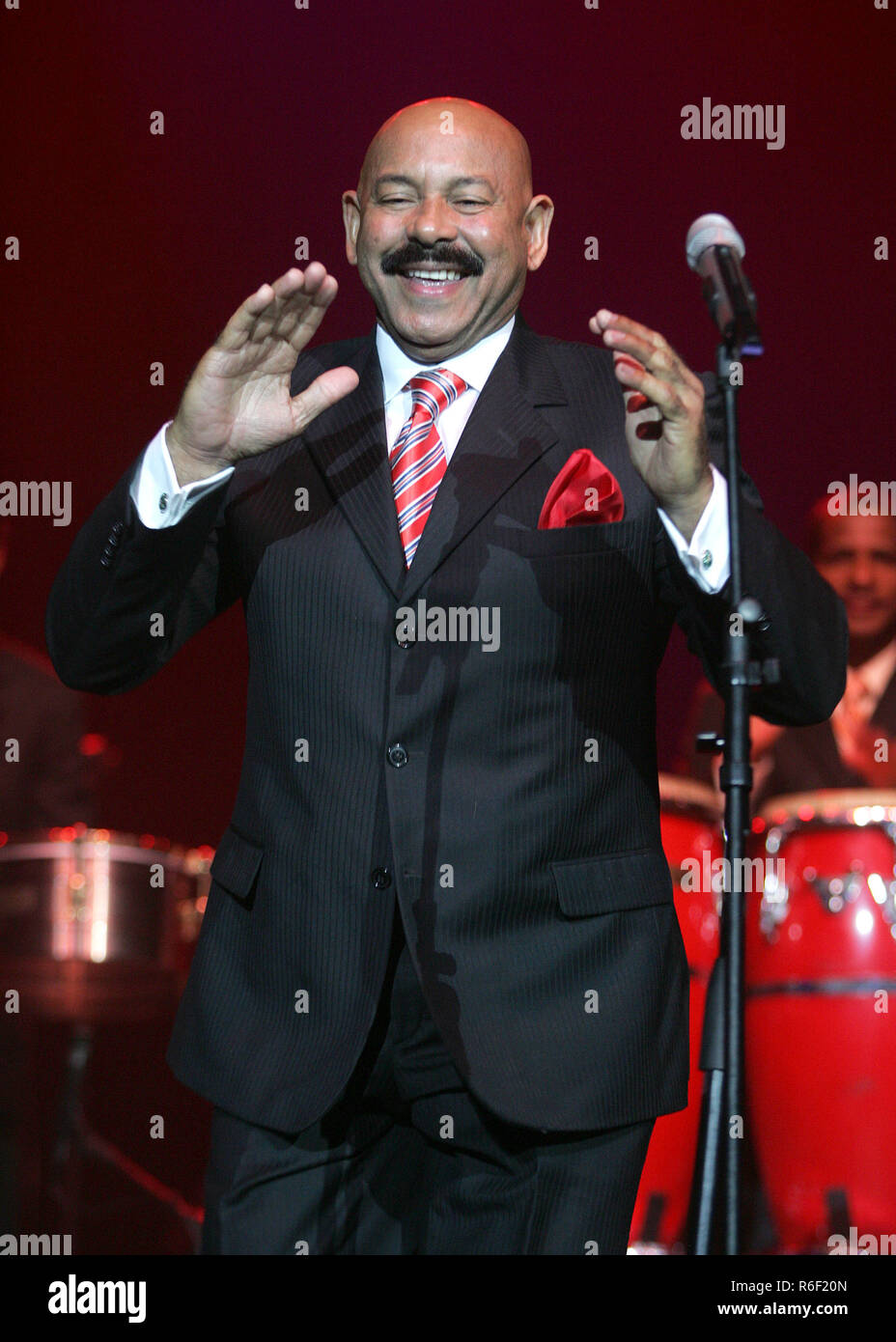 Venezuelan salsa singer Oscar D' Leon performs in concert at the ...