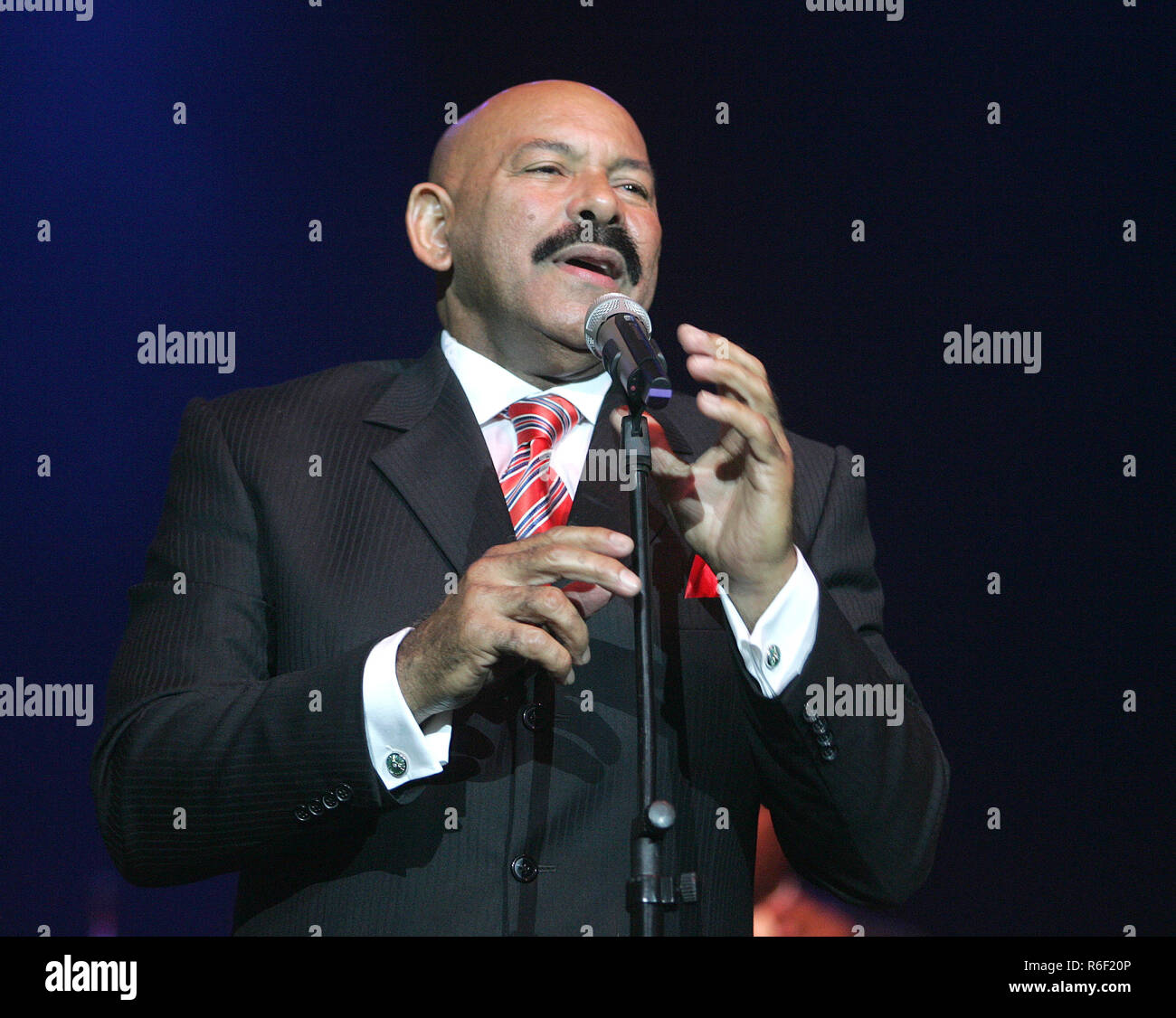 Venezuelan salsa singer Oscar D' Leon performs in concert at the ...