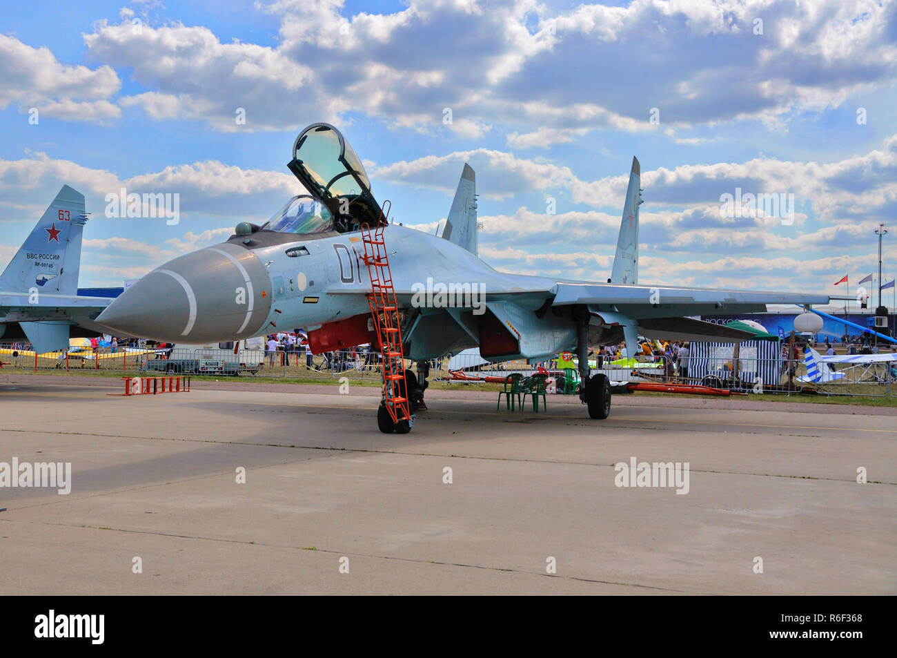 Sukhoi su 35 hi-res stock photography and images - Alamy