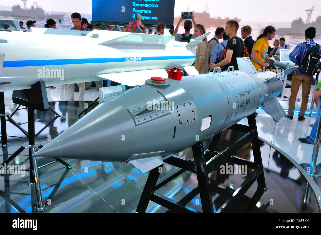 Smart bombs hi-res stock photography and images - Alamy