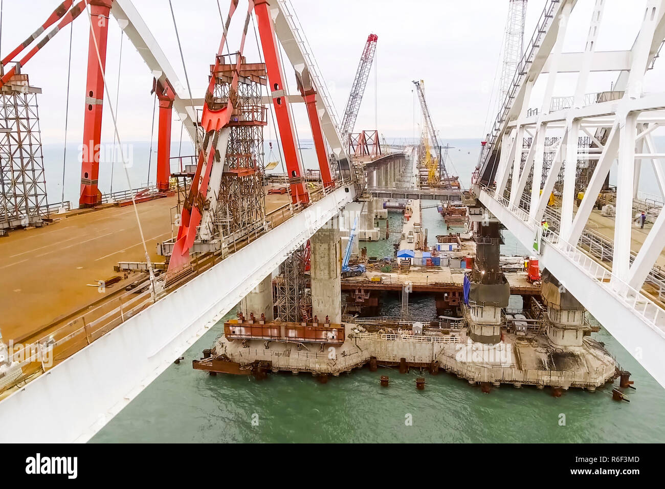 Construction of the bridge. Engineering facilities for the construction ...