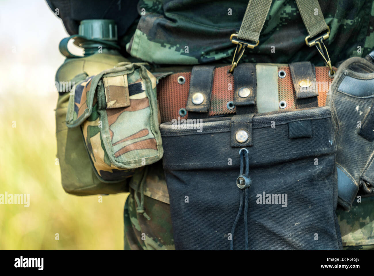 Soldier ready for war combat Stock Photo - Alamy