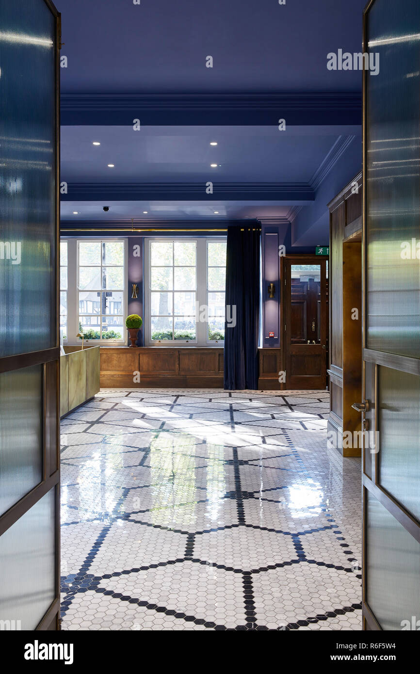 Open interior doors hi-res stock photography and images - Alamy