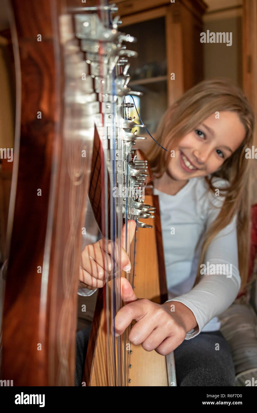 Child playing harp hi-res stock photography and images - Alamy