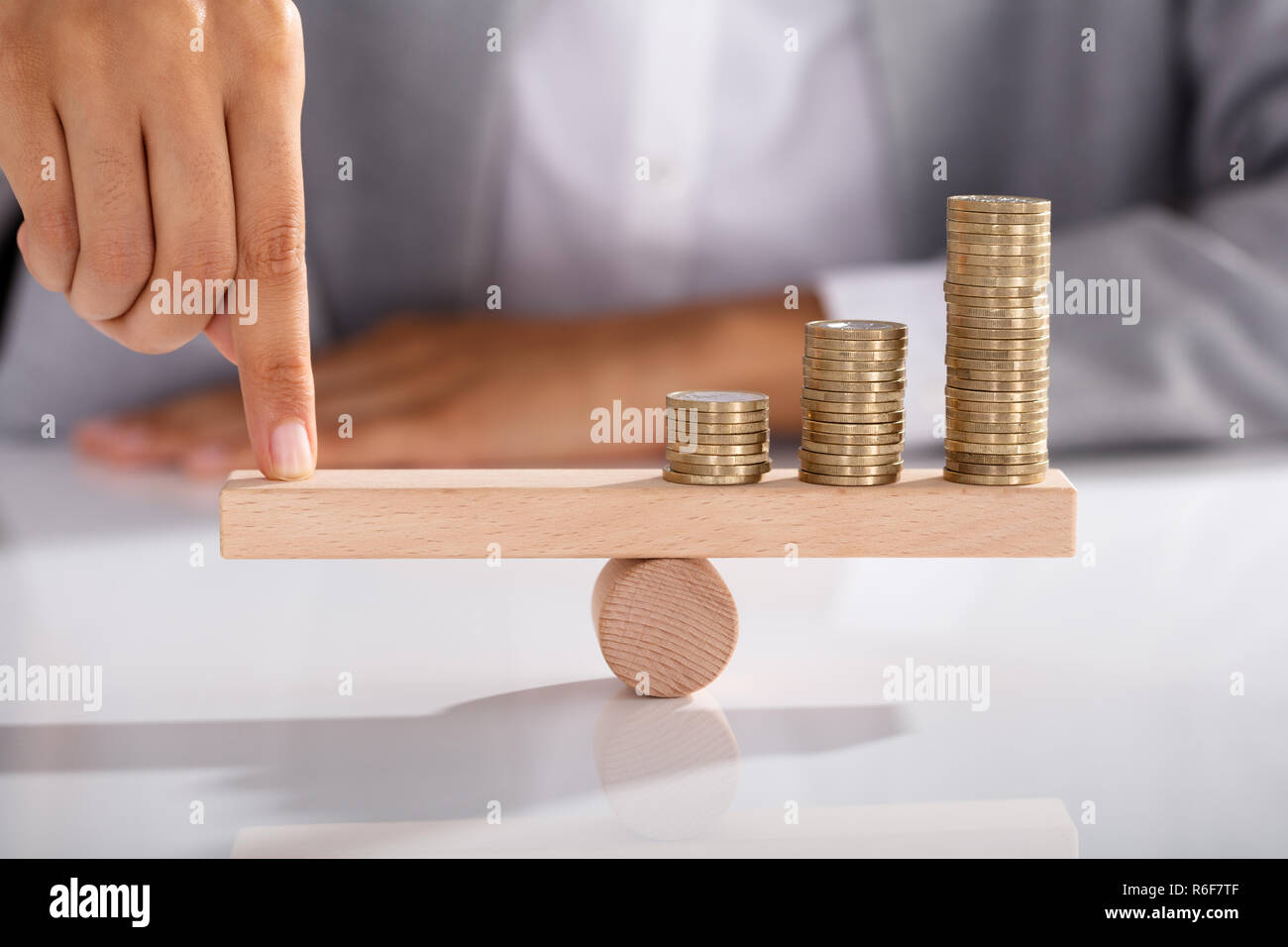 Weighing scale coins hi-res stock photography and images - Alamy