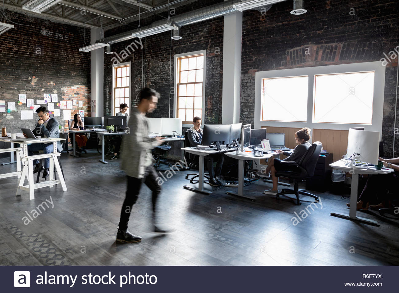 Open floor plan office hi-res stock photography and images - Alamy