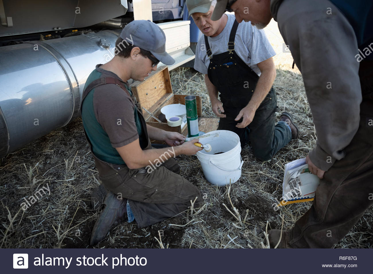 Testing soil hi-res stock photography and images - Alamy